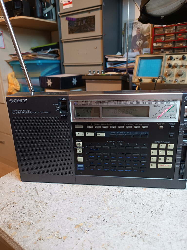 Sony ICF 2001 D - Troc - Forum Retrotechnique