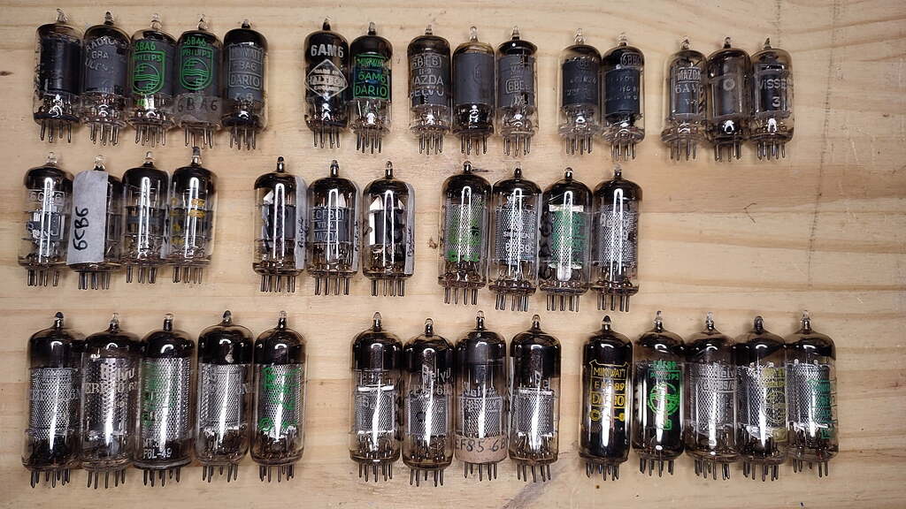 Lot de 40 tubes 6BA6 6AM6 6BE6 6BH6 6AV6 ( TERMINé ) - Troc - Forum ...