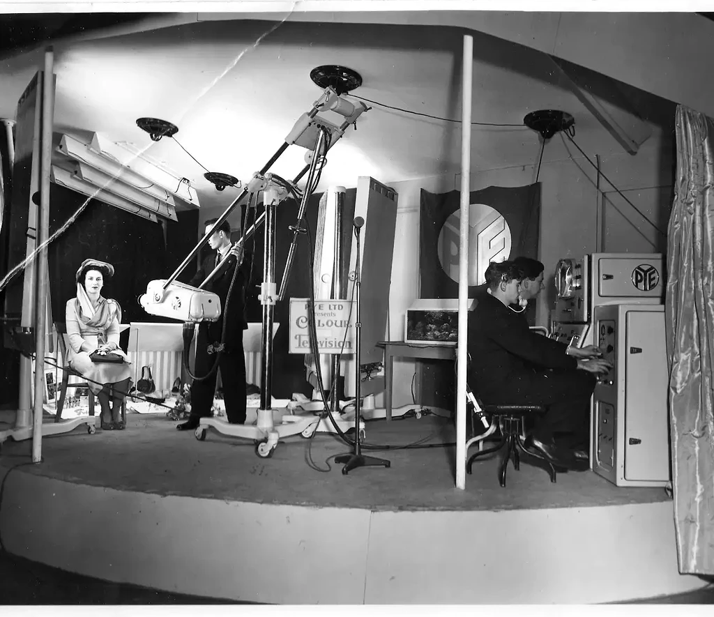 Histoire TV : PYE (GB) & Couleur Expérimentale (1949-1953) - Télévision ...