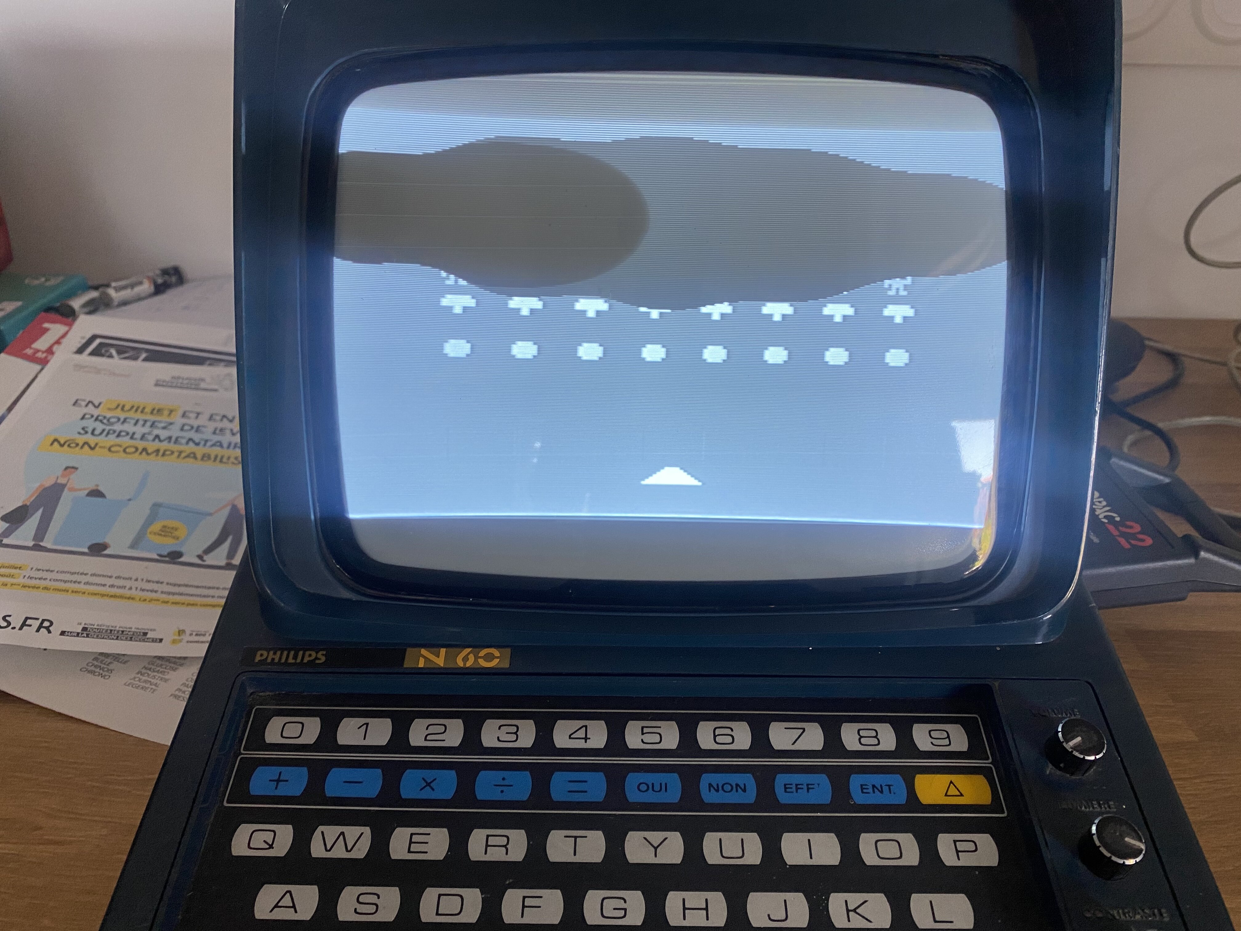 Tache noire sur écran CRT console Philips N60 - Télévision/vidéo - Forum Retrotechnique