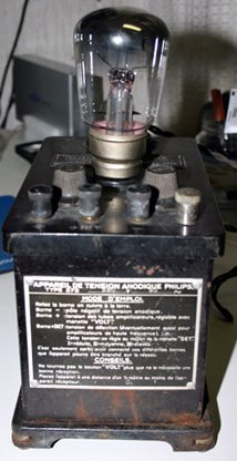 Alimentation séparée Philips Type 372 - bloc condensateurs - Modèles/marques - Forum Retrotechnique