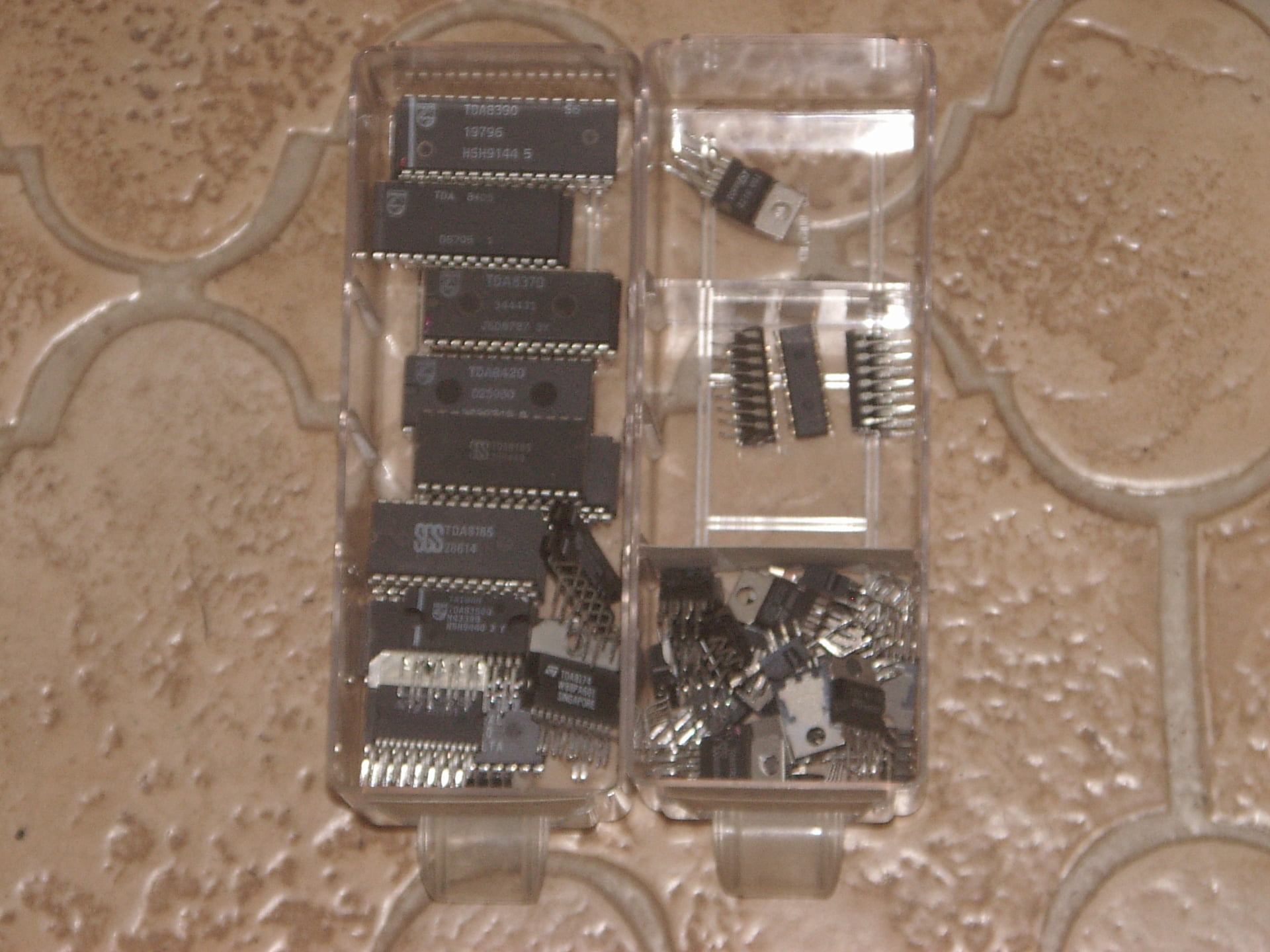 1 lot de 54 CI TDA 8120B à TDA 9513 - Troc - Forum Retrotechnique