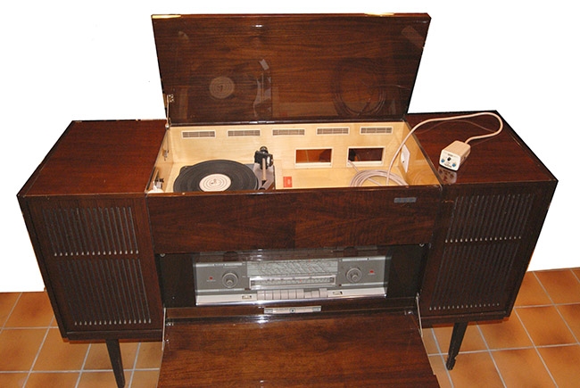 Site d'un passionné de radios Saba - Technique - Forum Retrotechnique