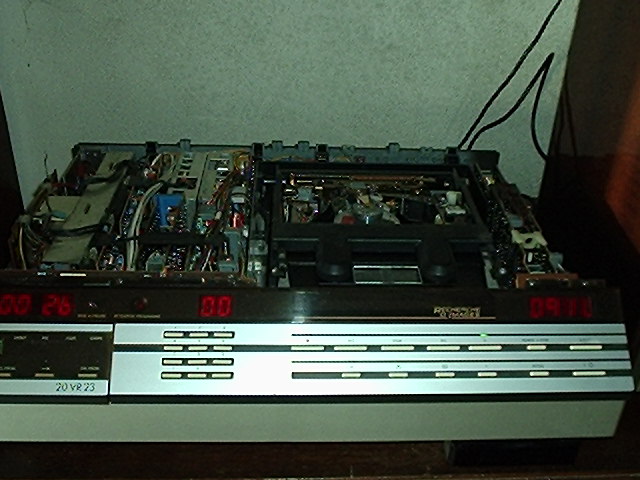 Magnétoscope Radiola V2000 20VR23 - Télévision/vidéo - Forum Retrotechnique