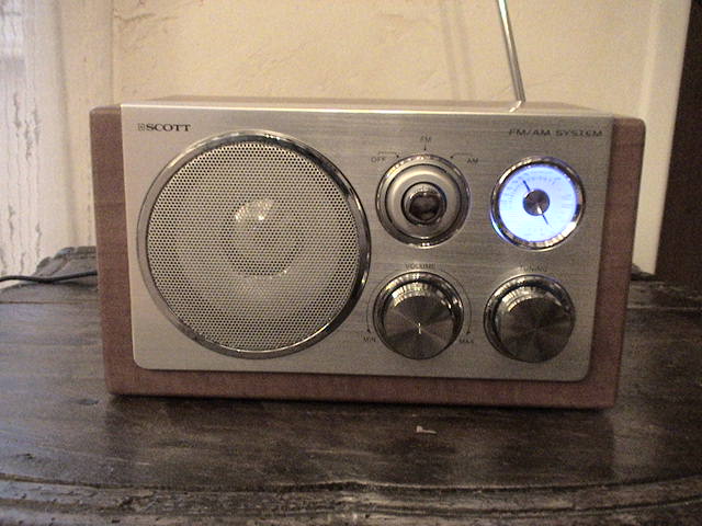 Une radio - Forum Retrotechnique