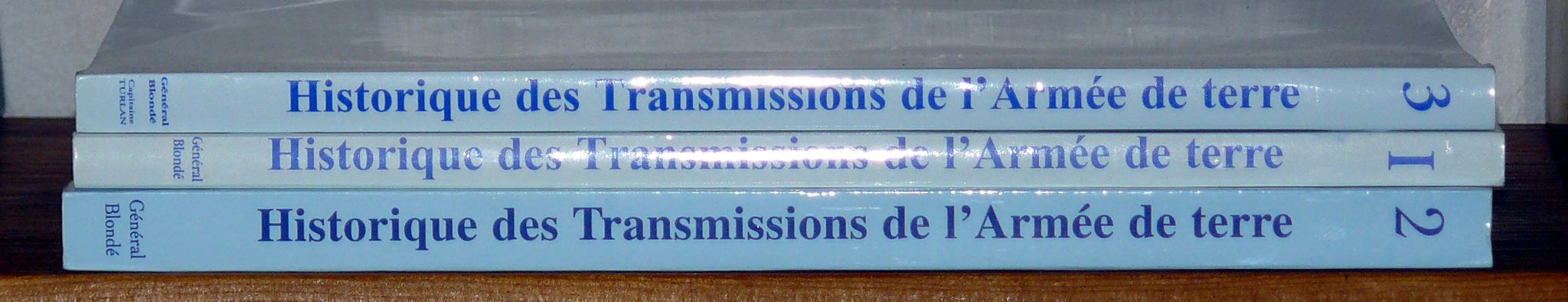 Vends près de 3kg d'histoire des transmissions de l'armée de terre ...
