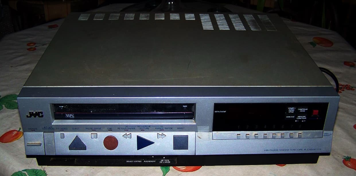 Troc d'hivers : Service Manual et Magnétoscope VHS première génération ...