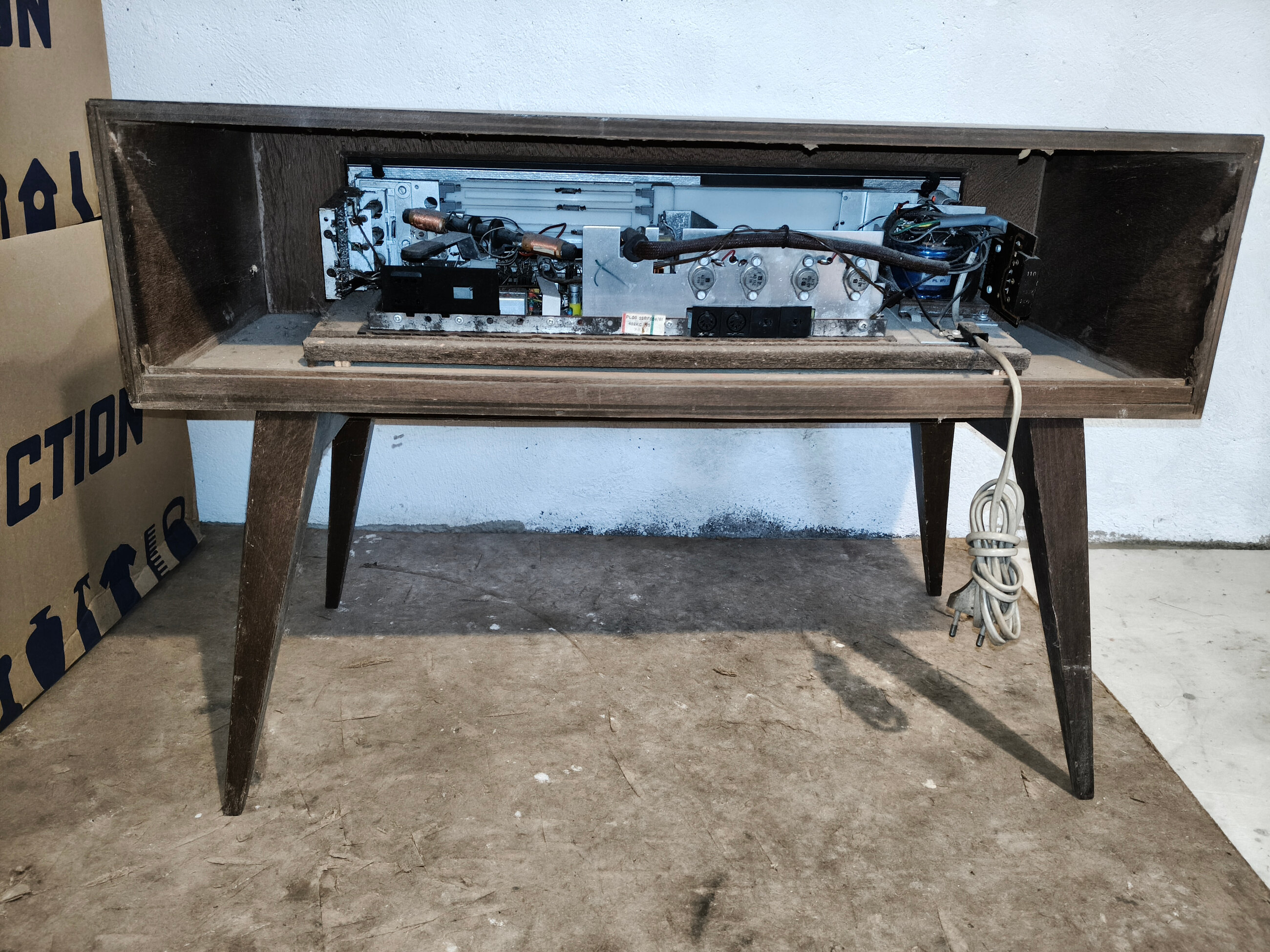 Schéma philips 22 RF 684 /81 - Modèles/marques - Forum Retrotechnique