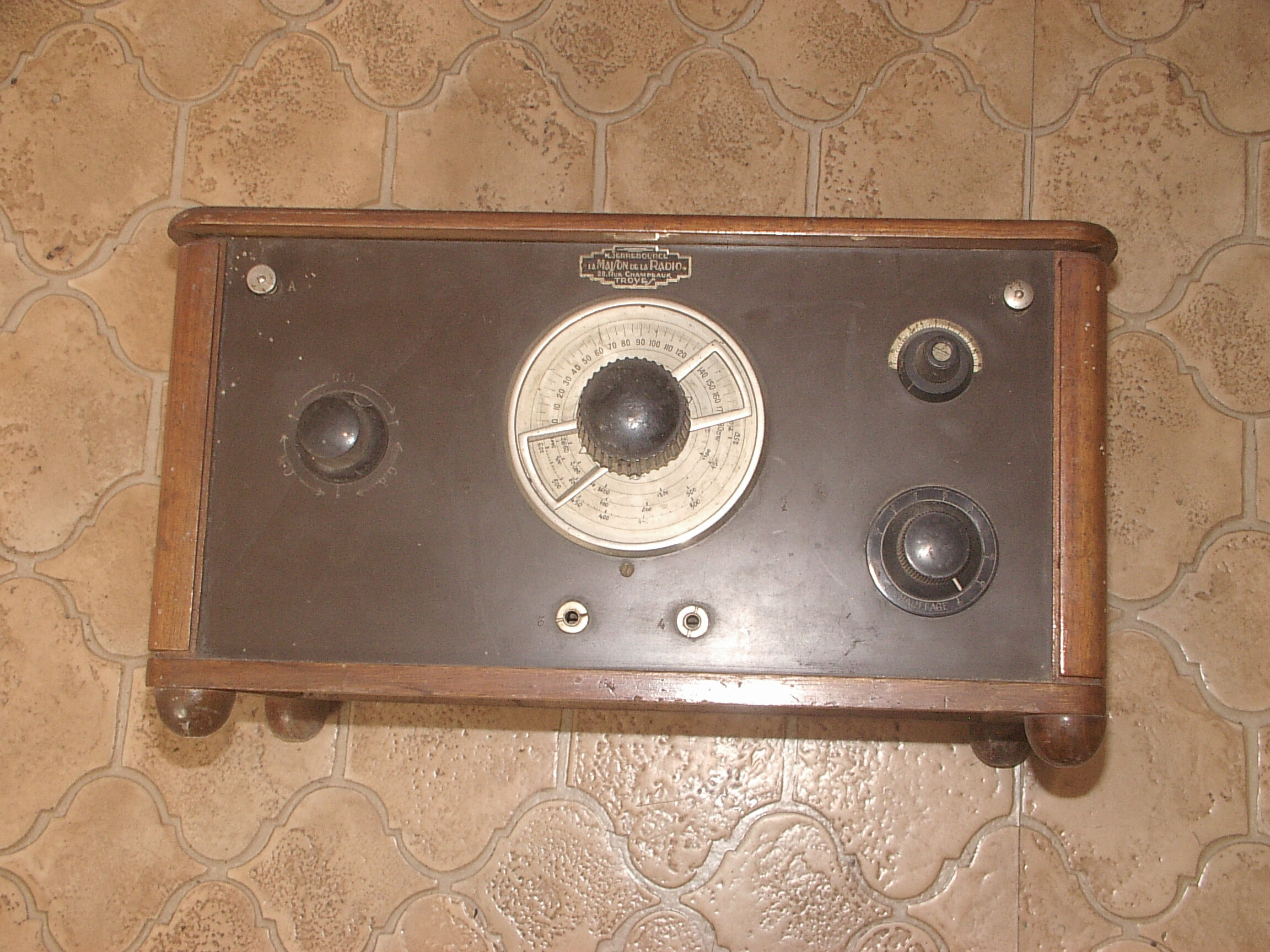 Vds poste batterie 4 lampes De Gialluly 4 B 2.....50 € Vendu . TERMINE ...