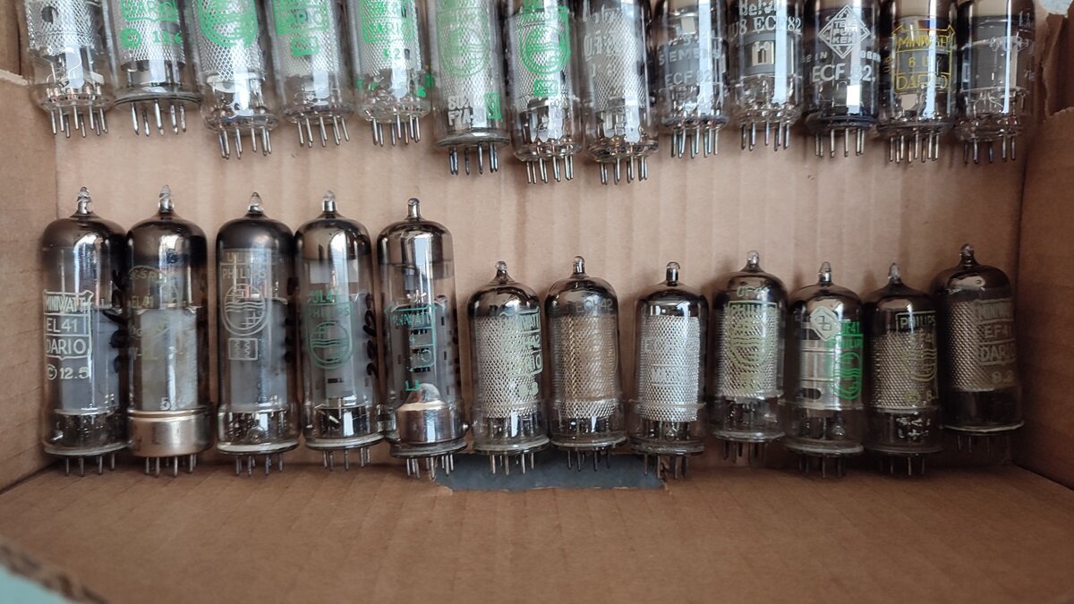 Lot de 65 tubes EL84 UL41 EL41 ECH81 GZ41 EBF89 UY85 UCH81 EL84 UF89 ...