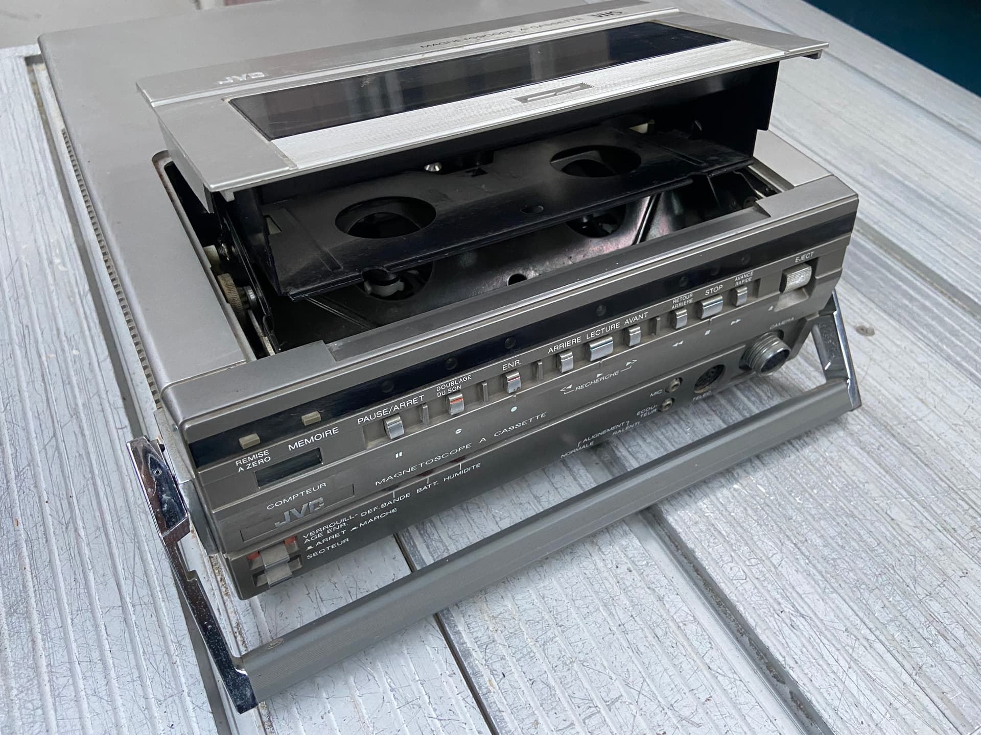 Troc d'hivers : Service Manual et Magnétoscope VHS première génération ...