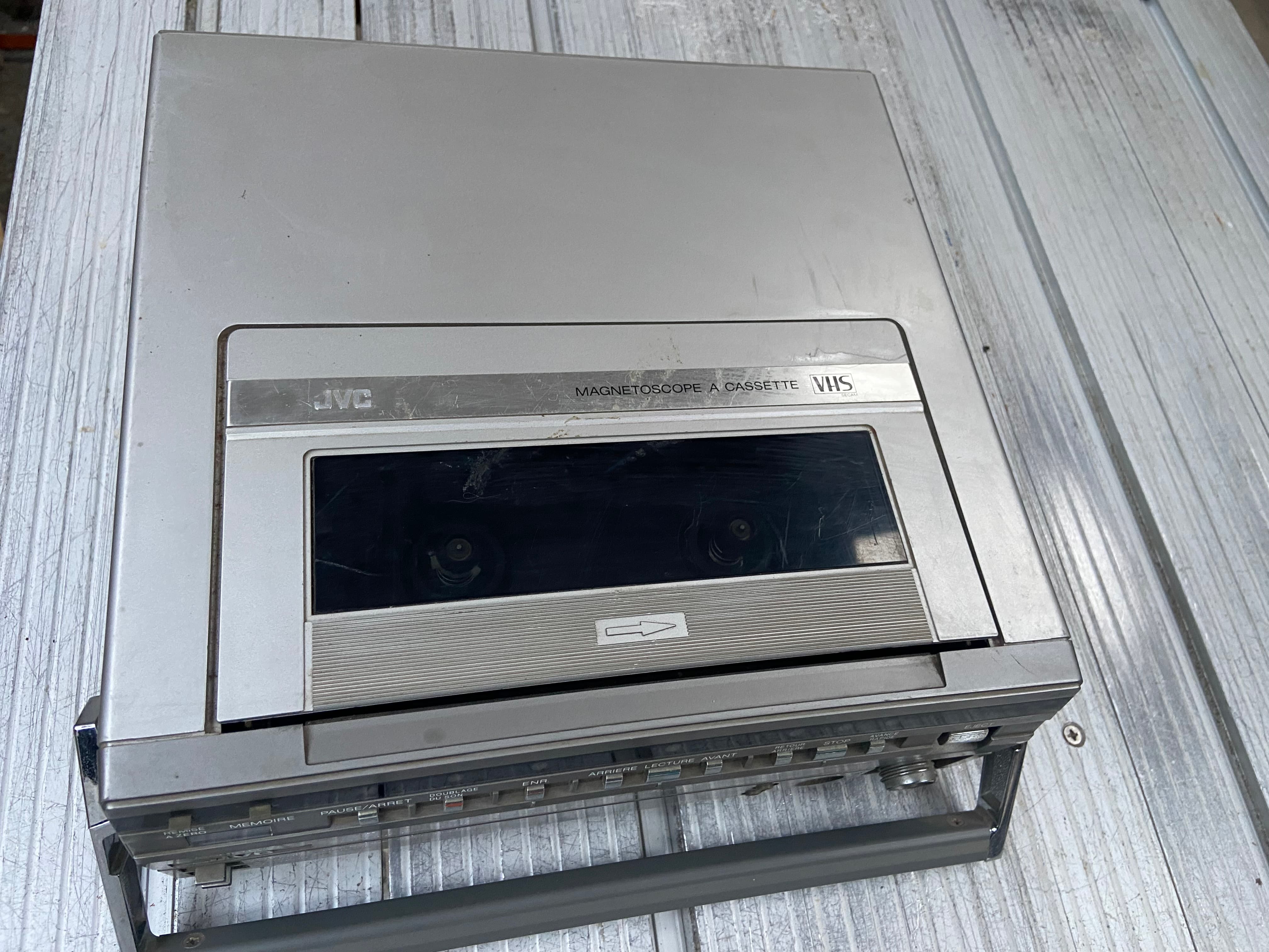 Troc d'hivers : Service Manual et Magnétoscope VHS première génération ...