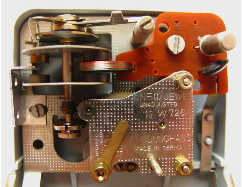 Réparation pendule électrique Junghans mouvement W726A - Forum ...