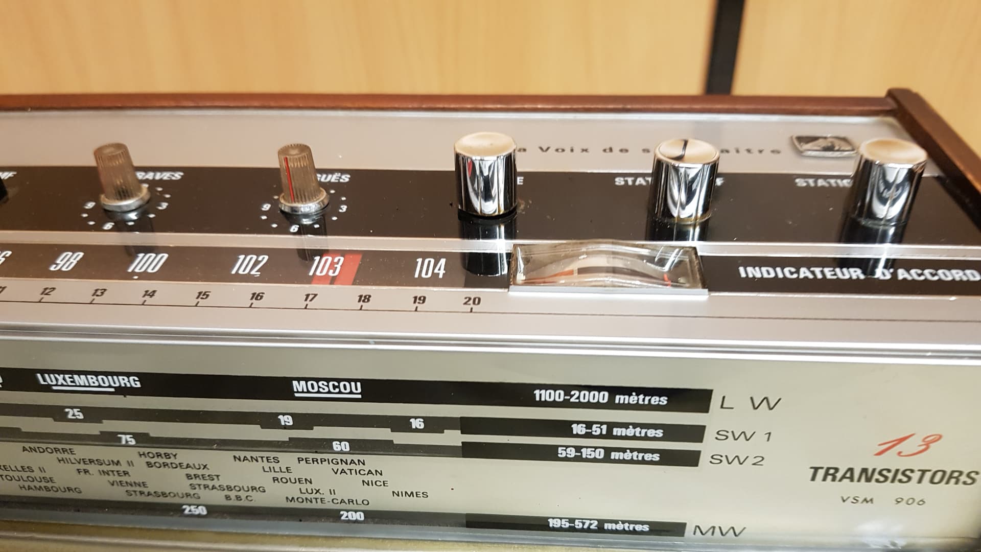 Recherche 2 boutons pour poste transistor La Voix de son Maître VSM 906 ...