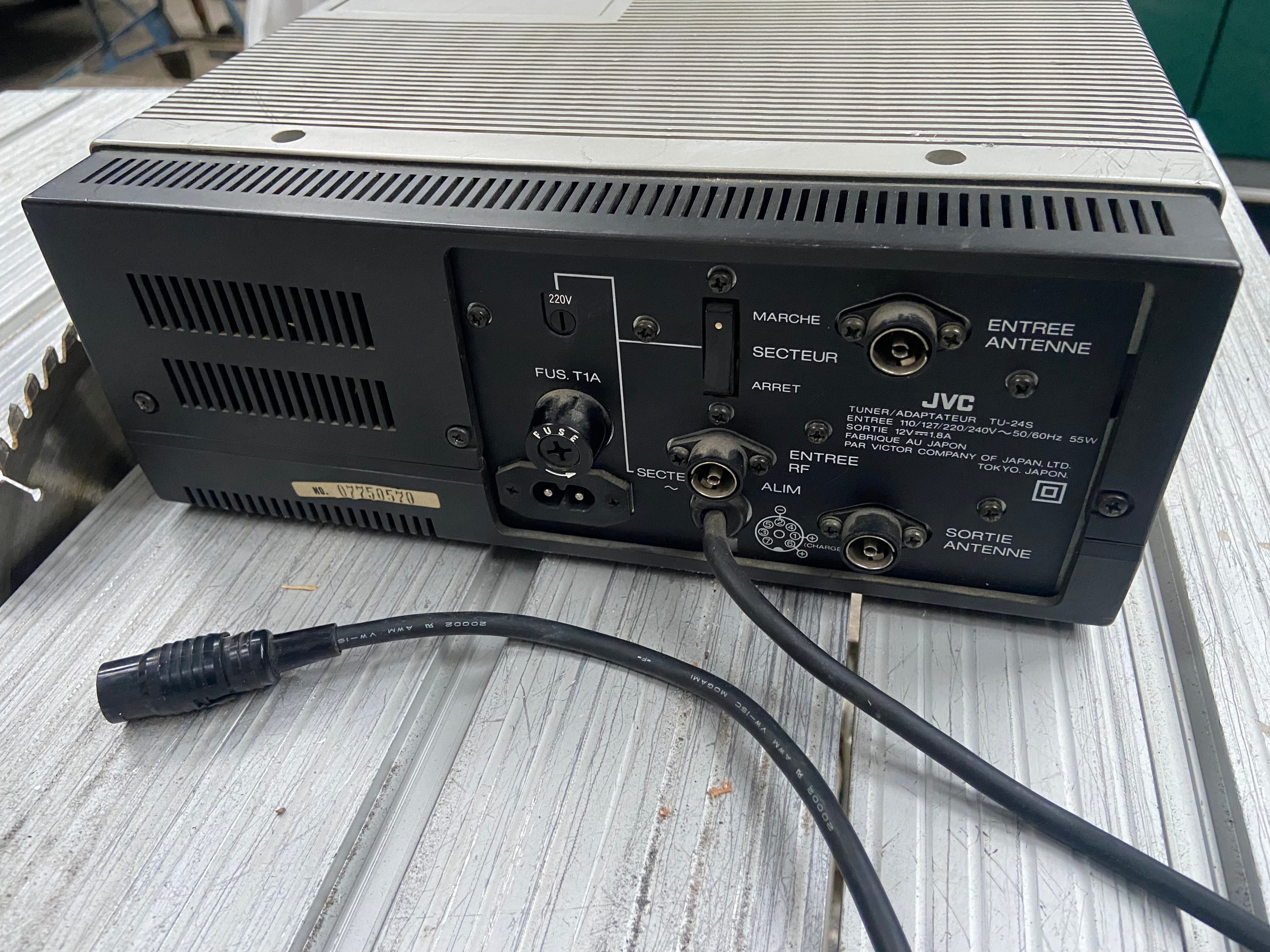 Troc d'hivers : Service Manual et Magnétoscope VHS première génération ...